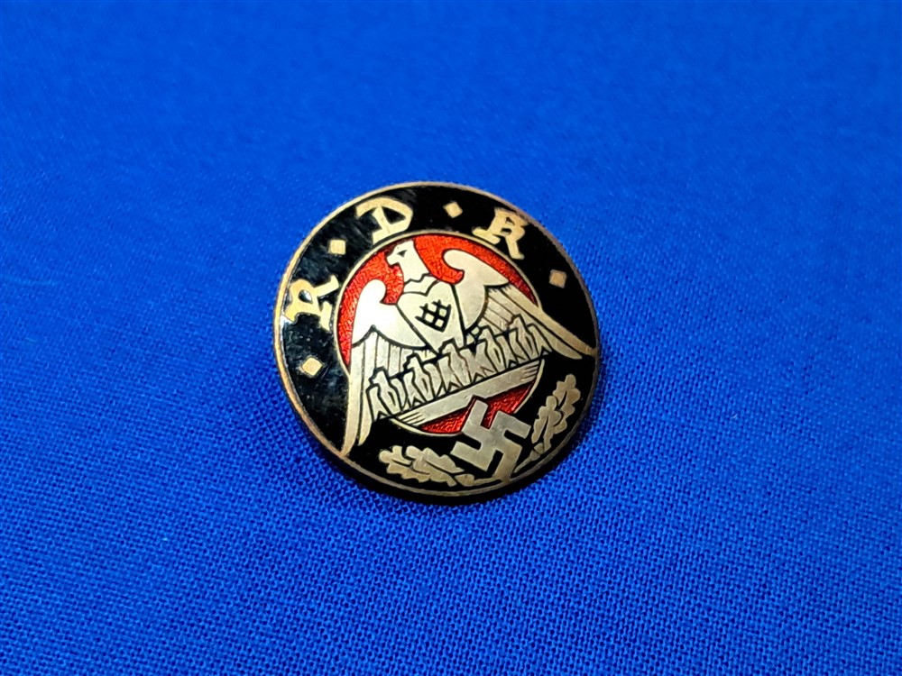 RDK Large family pin - Doughboy Military Collectables Springfield Missouri