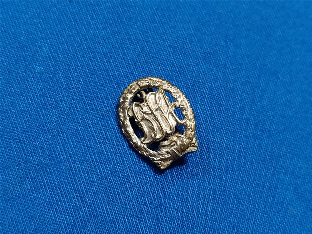 Youth Sport badge pin - Doughboy Military Collectables Springfield Missouri