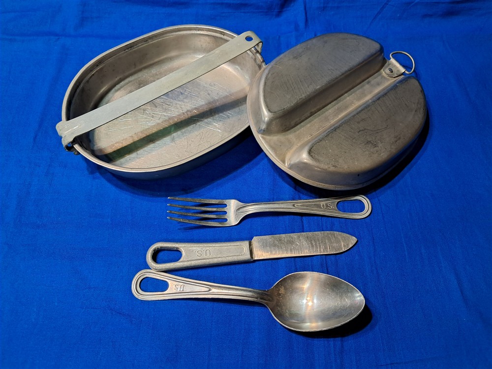 Mess kit 1959 cmplt - Doughboy Military Collectables Springfield Missouri
